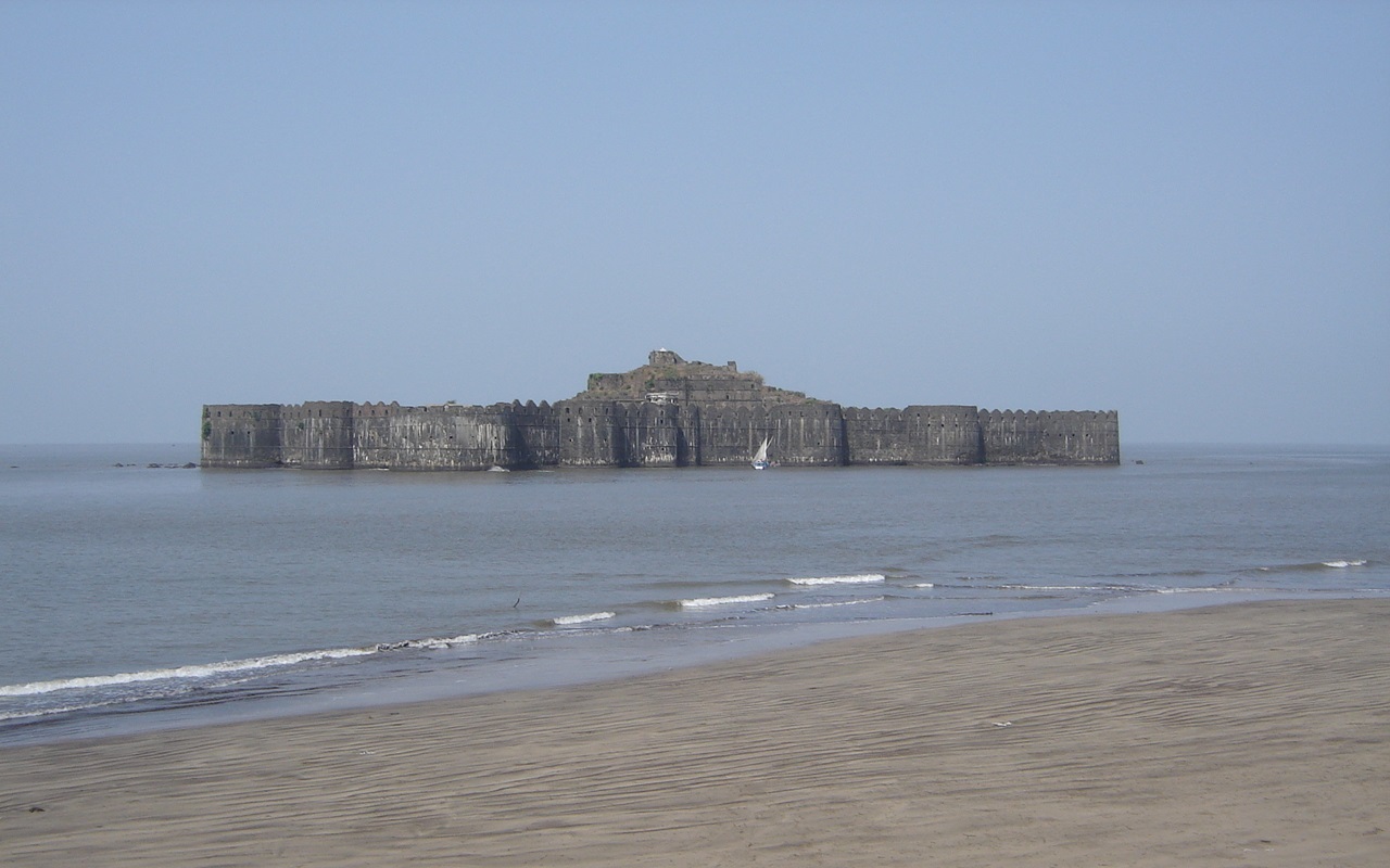 Dapoli Beach – Beauty, Water Sports & more